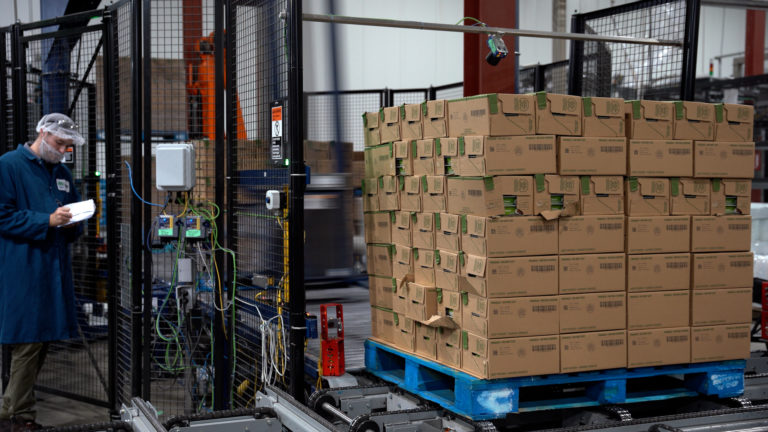 The Cost Benefits of Accurate, Automated Pallet Labeling